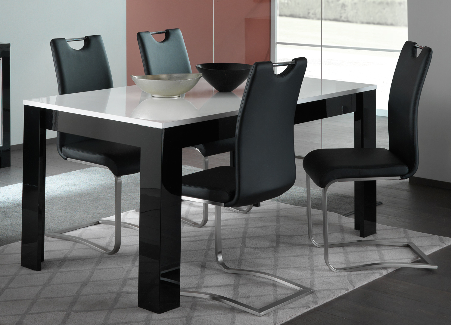 Table de salle à manger design laquée blanc/noir Savana | Matelpro